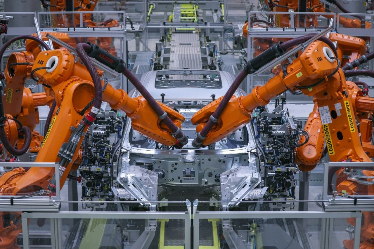 Germany’s Industrial Sector Cut 124,100 Jobs in 2025