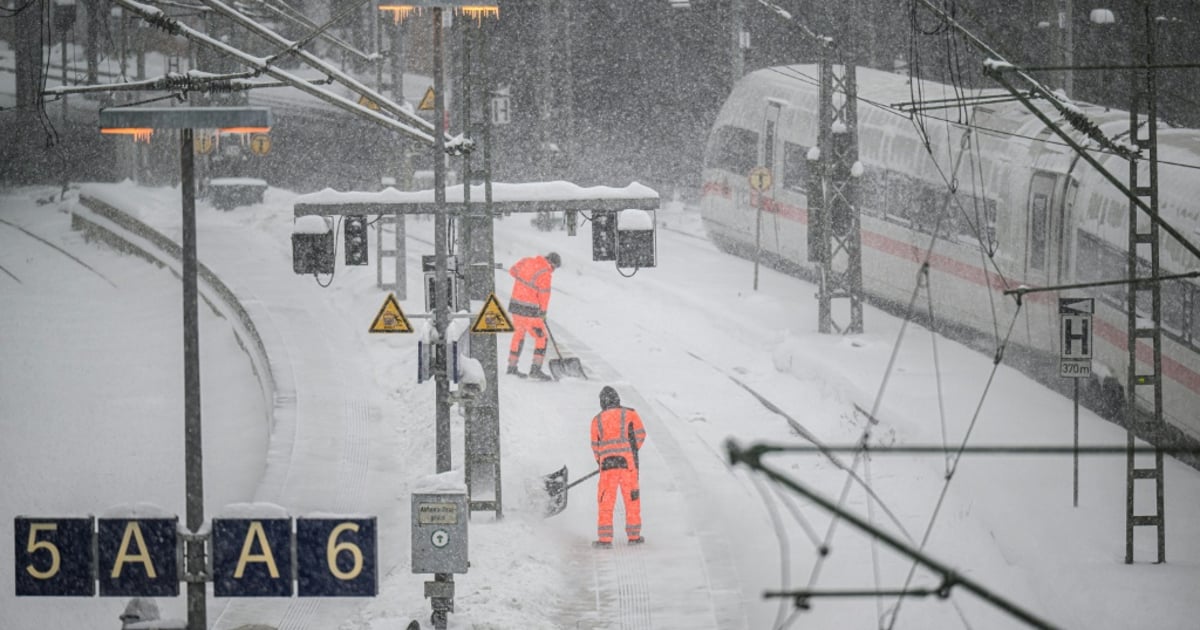 Deutsche Bahn Long-Distance Trains Resume in North but Disruptions Persist