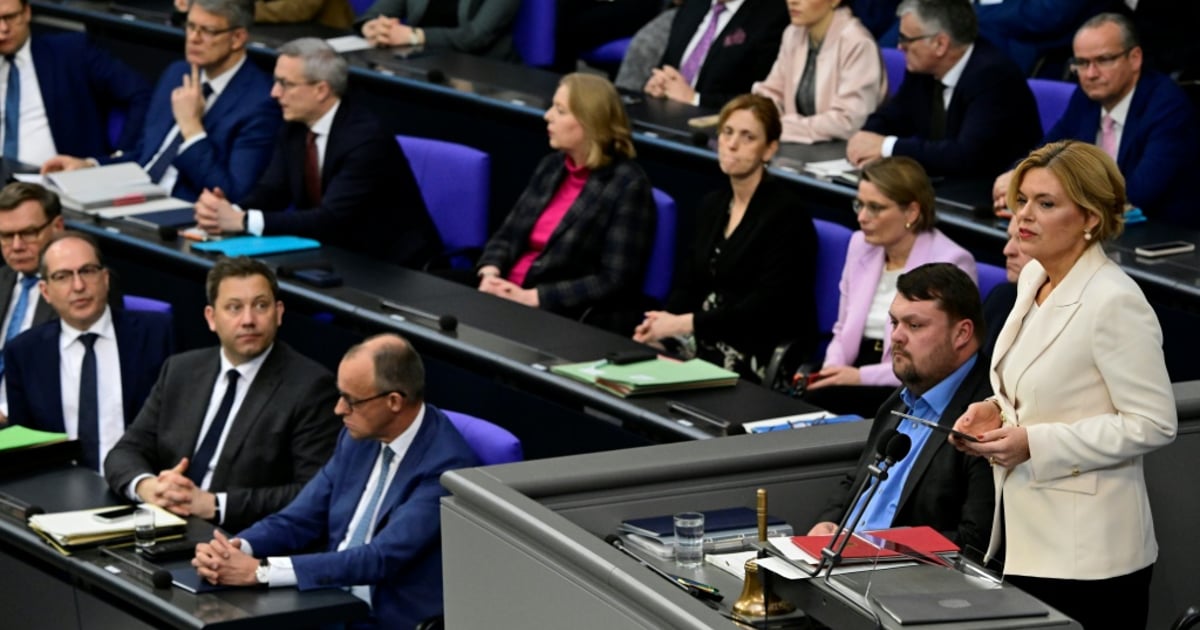 Germany Launches Spying Probe Into Signal Attacks Targeting MPs