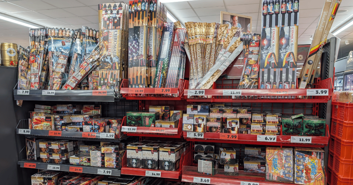 2.7 Million Sign Petition Demanding Ban on New Year’s Eve Fireworks in ...