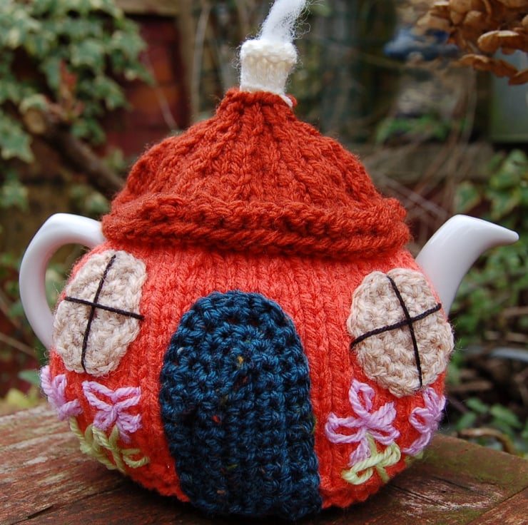 Knitted tea cosy - Country cottage design to f... - Folksy
