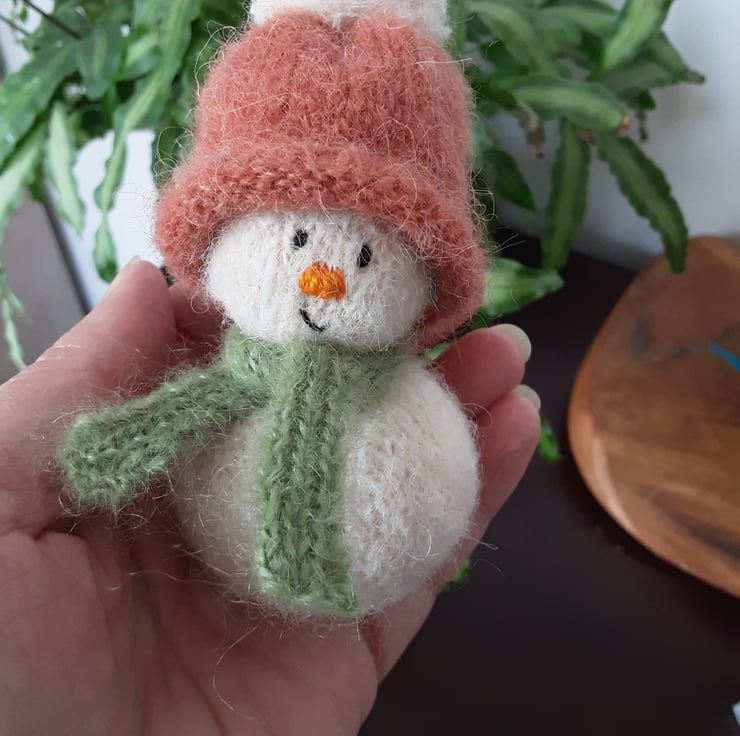Hand knitted snowman - Folksy