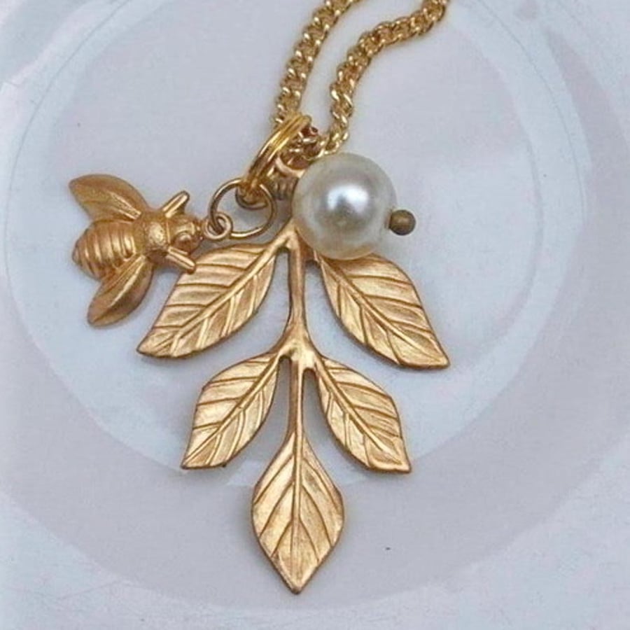 Leafe & Bee Necklace...... - Folksy