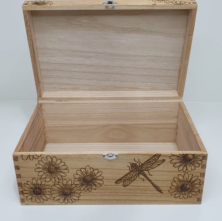 Wooden memory box, pyrography bees, daisies and... - Folksy
