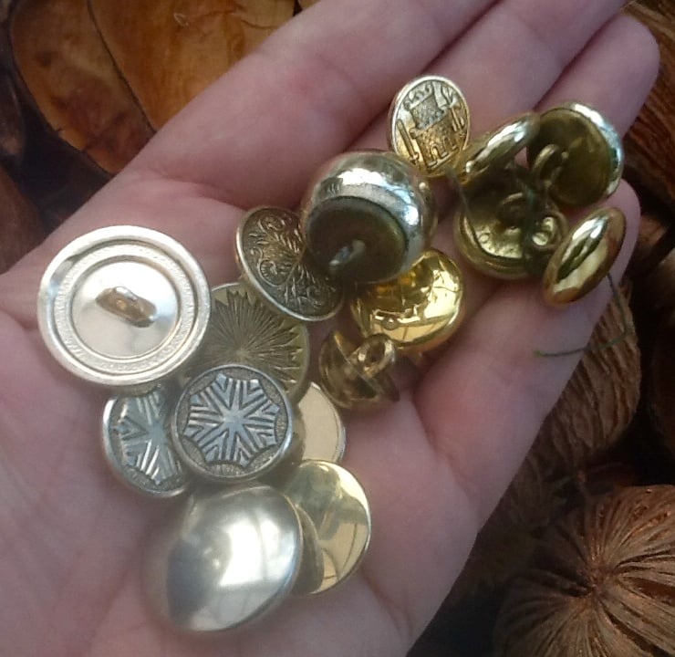 Selection of mixed vintage yellow metal buttons... - Folksy