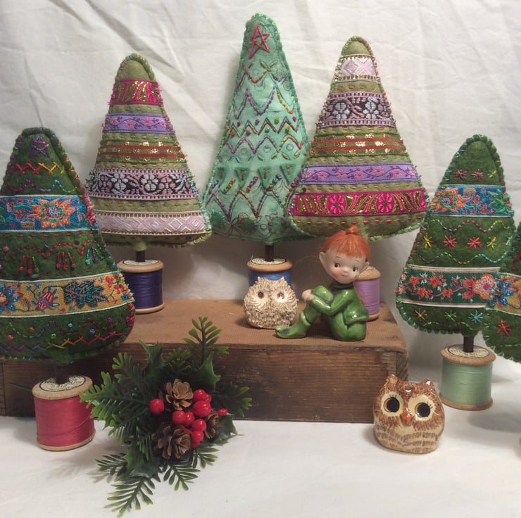 Folk inspired Christmas tree - vintage braid on... - Folksy