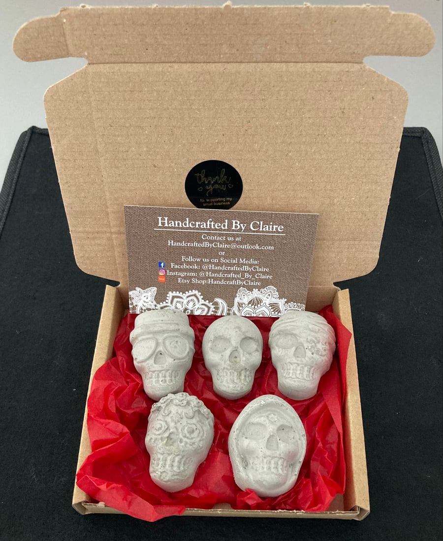 Mini concrete skulls - Folksy