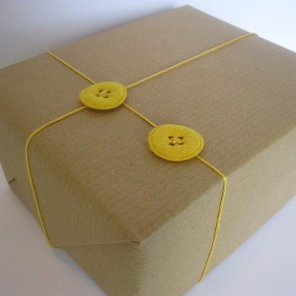 Button String Gift Wrap Set (Yellow) - Folksy