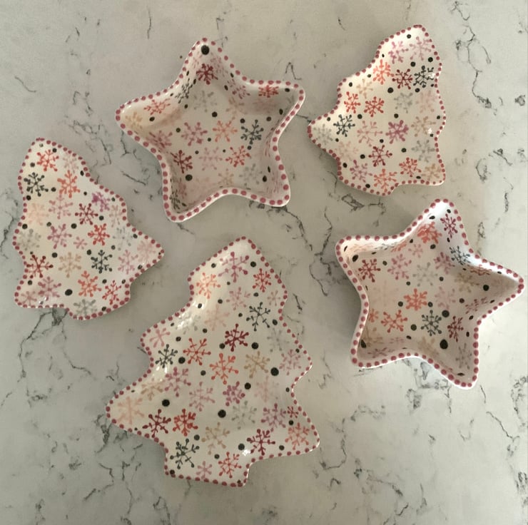 Hand Painted Ceramic Festive Snowflake Tree sha... - Folksy