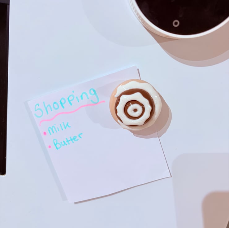 3D Printed Cinnamon Roll Fridge Magnets with Gi... - Folksy