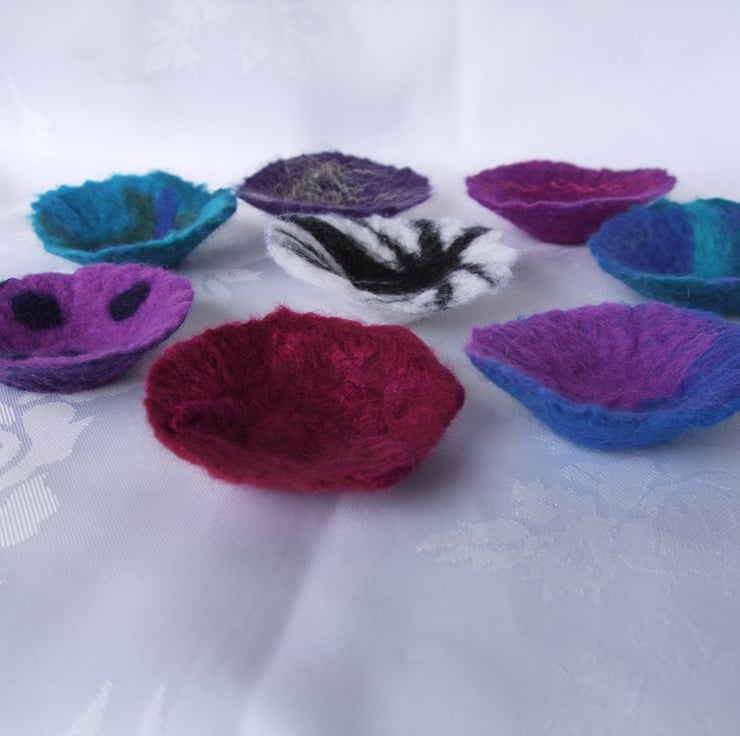 Tiny felt dishes - Folksy