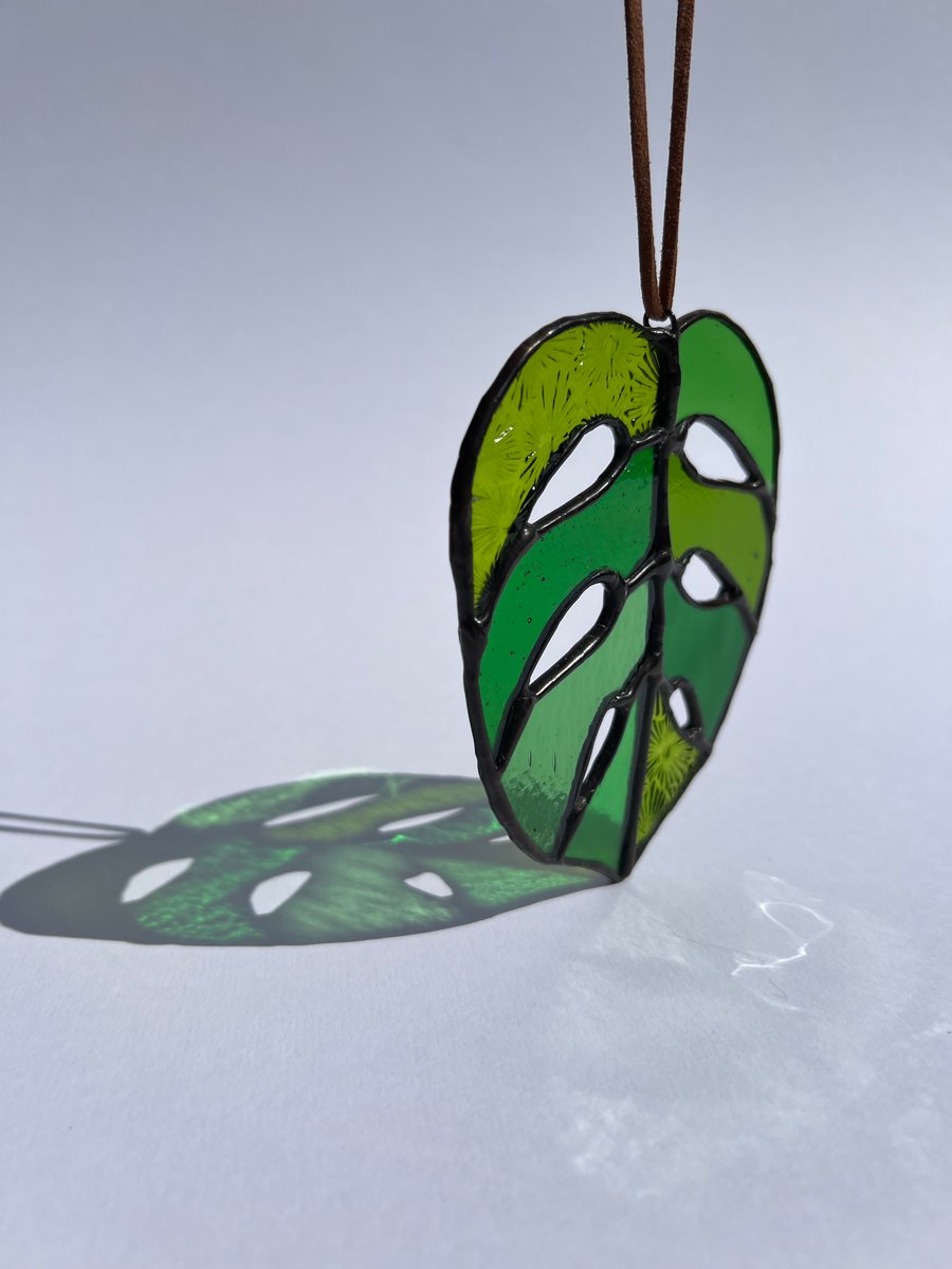 Monstera leaf stained glass suncatcher decorati... - Folksy