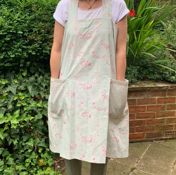Cross back apron in reclaimed Laura Ashley flor... - Folksy