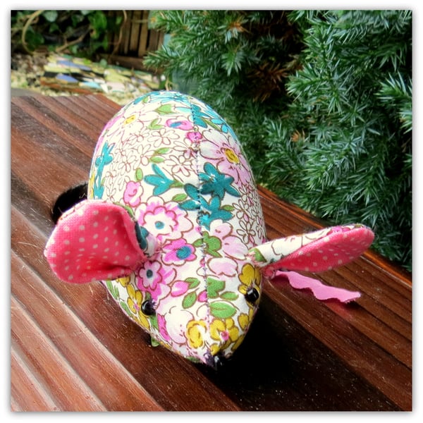A floral field mouse. Mouse pin cushion - Folksy