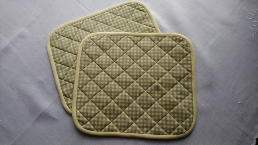 Placemats, A PAIR of Quilted Heat Resistant ma... - Folksy