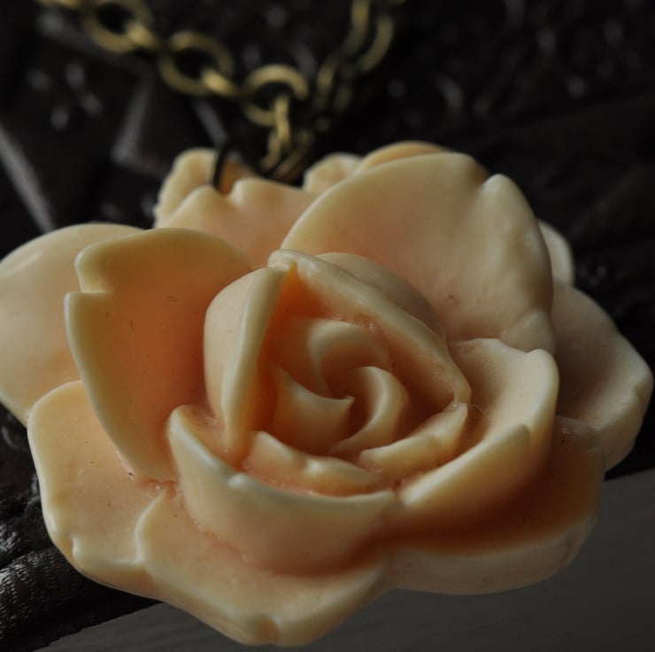 Peach Flower, Chain, Peach & Cream Glass Be... - Folksy