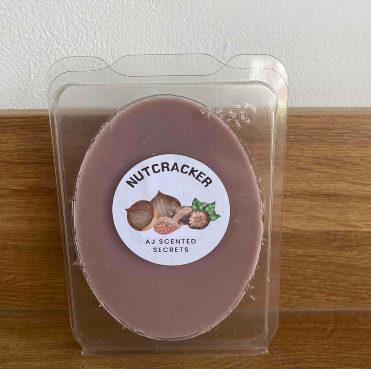 Nutcracker 9 cell clam shell wax melt - Folksy