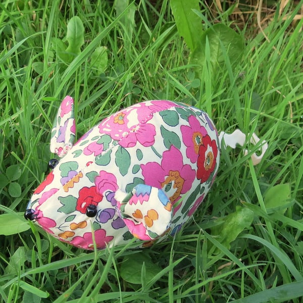 Mouse pin cushion. A field mouse pin cushion m... - Folksy