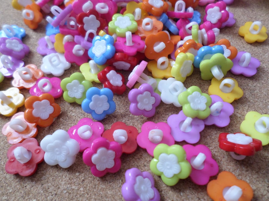 30 x Shanked Acrylic Buttons - 14mm - Flower - ... - Folksy
