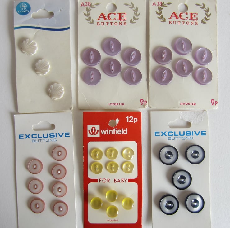 SALE Selection of 11 Cards of Vintage Buttons %... - Folksy