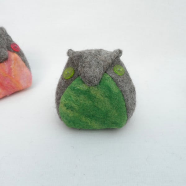 Owl pin cushion, felted (green) - Folksy