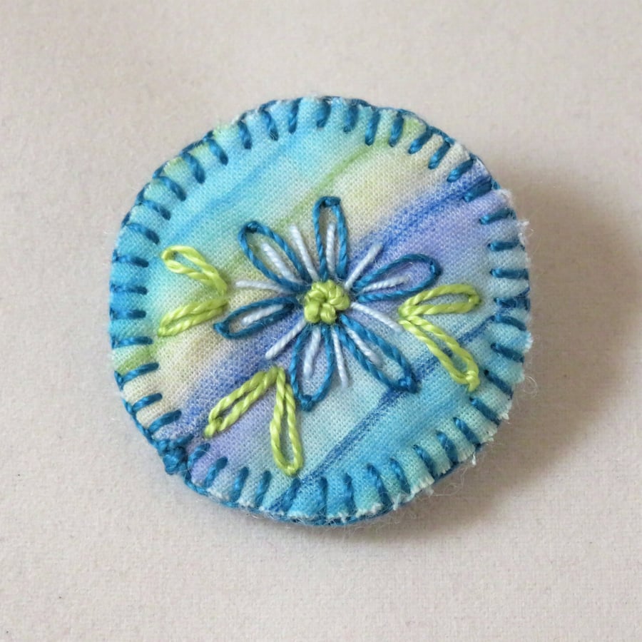 Simple Flower Badge Style brooch hand stitched ... - Folksy