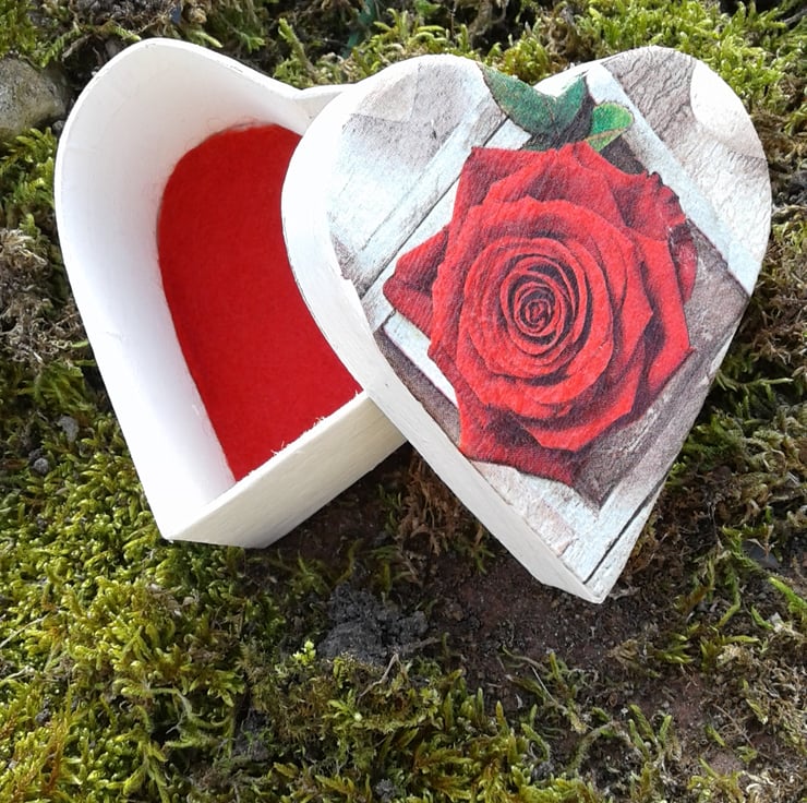 Red Rose Heart Gift Box - Folksy