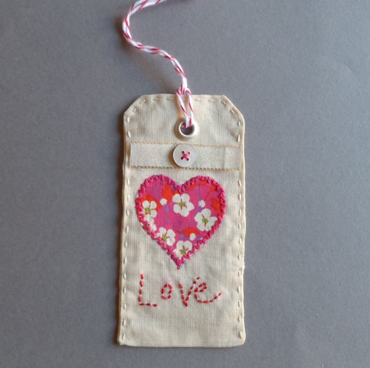 Hand embroidered gift tag with appliqué heart a... - Folksy