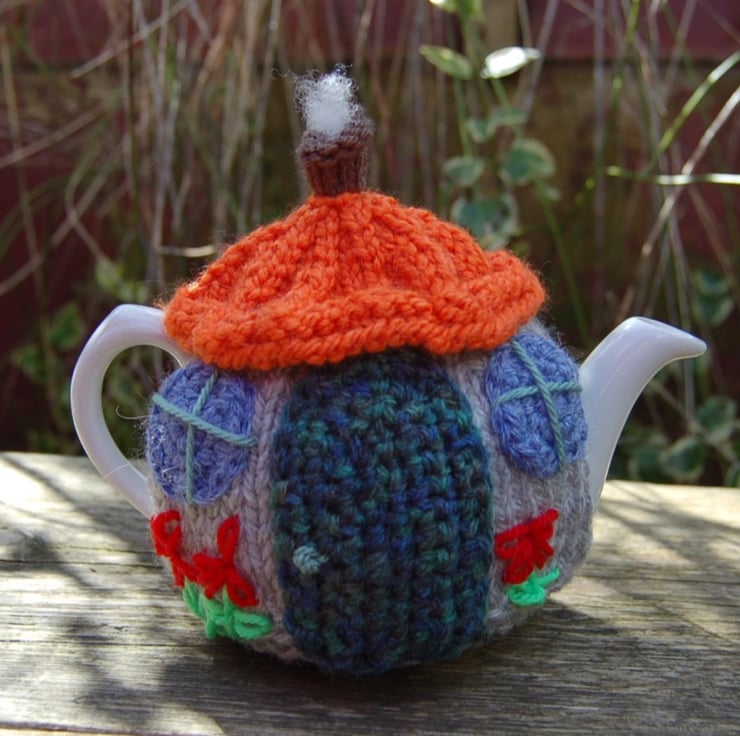 Knitted tea cosy - Country cottage design to f... - Folksy