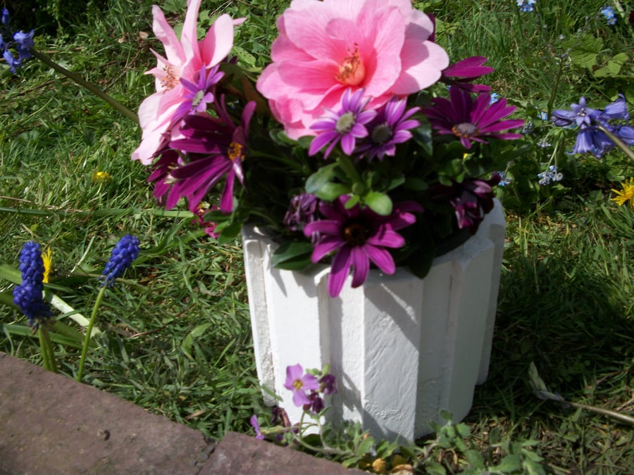 Round wooden planter for Indoors or Outdoors in... - Folksy
