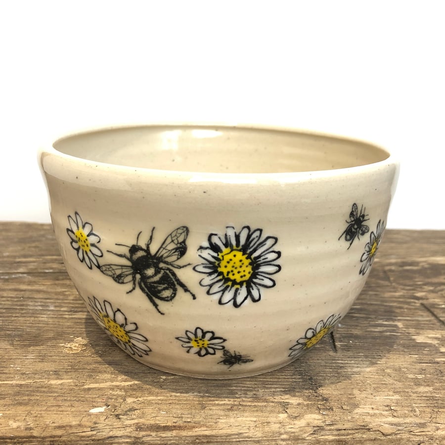 Daisy Bee Bowl - Folksy