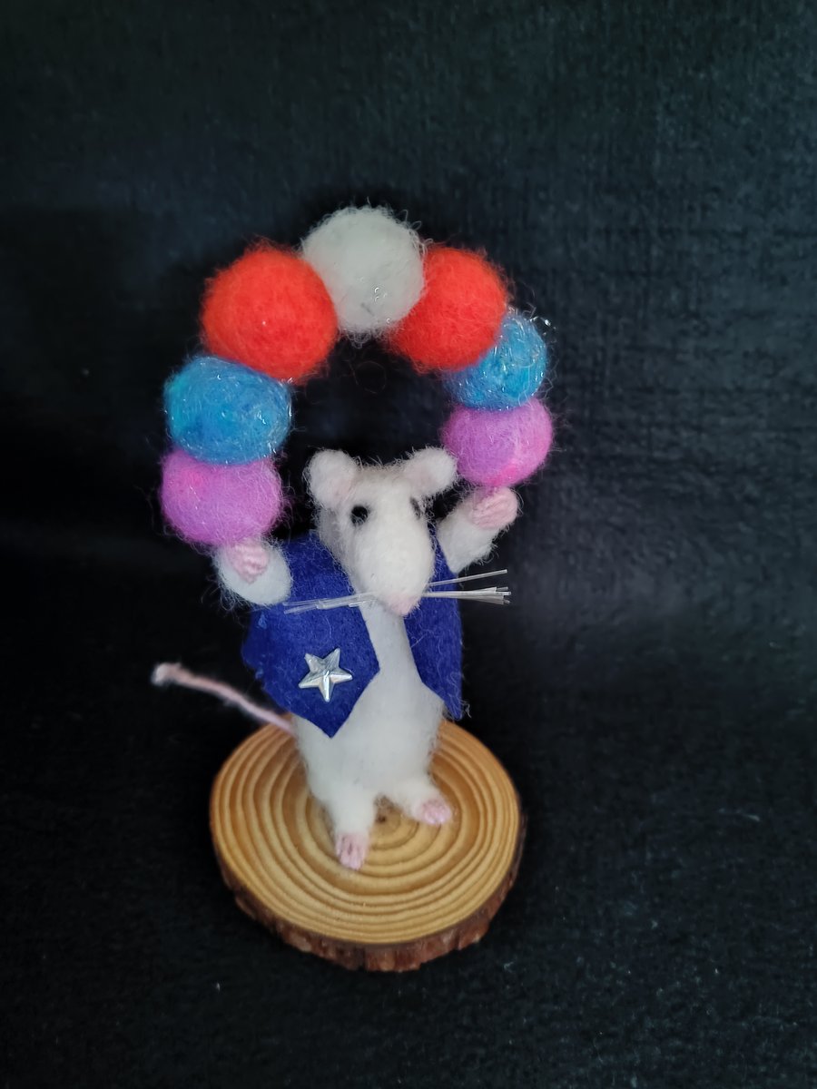 Needlefelted Juggling Mouse - Folksy