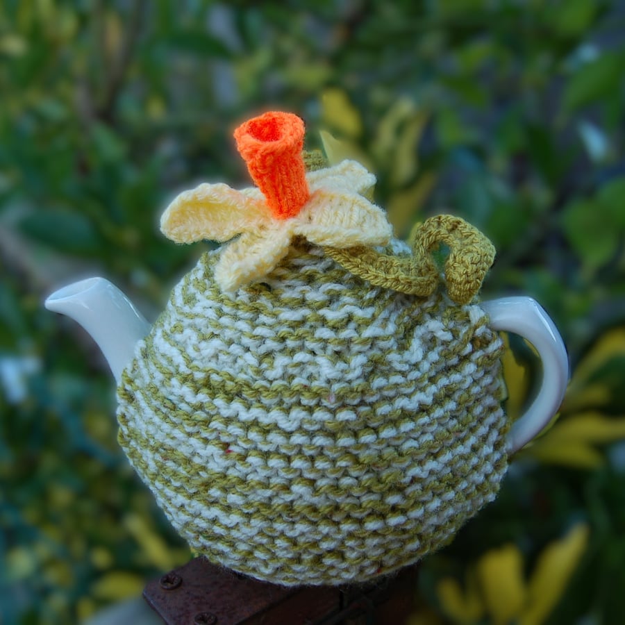 Daffodil tea cosy - hand knitted - to fit a sm... - Folksy