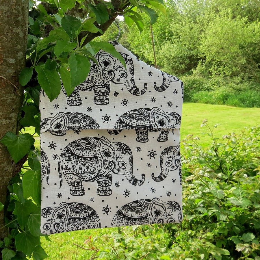 Elephants peg bag. A peg bag with an elephants... - Folksy