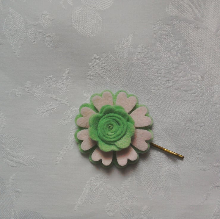 Felt flower, hair accessories, pink, green, han... - Folksy