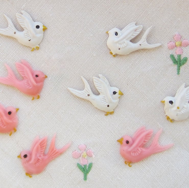 8 Vintage Bird Buttons - Folksy