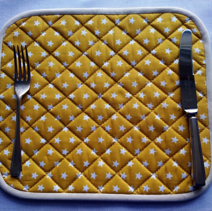 Placemats, A PAIR of Quilted Heat Resistant ma... - Folksy
