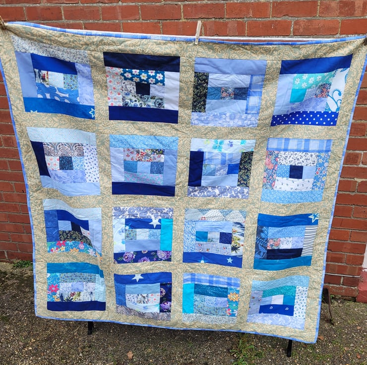 Homemade Blue Log cabin quilt. Approx measures ... - Folksy