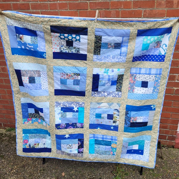 Homemade Blue Log cabin quilt. Approx measures ... - Folksy
