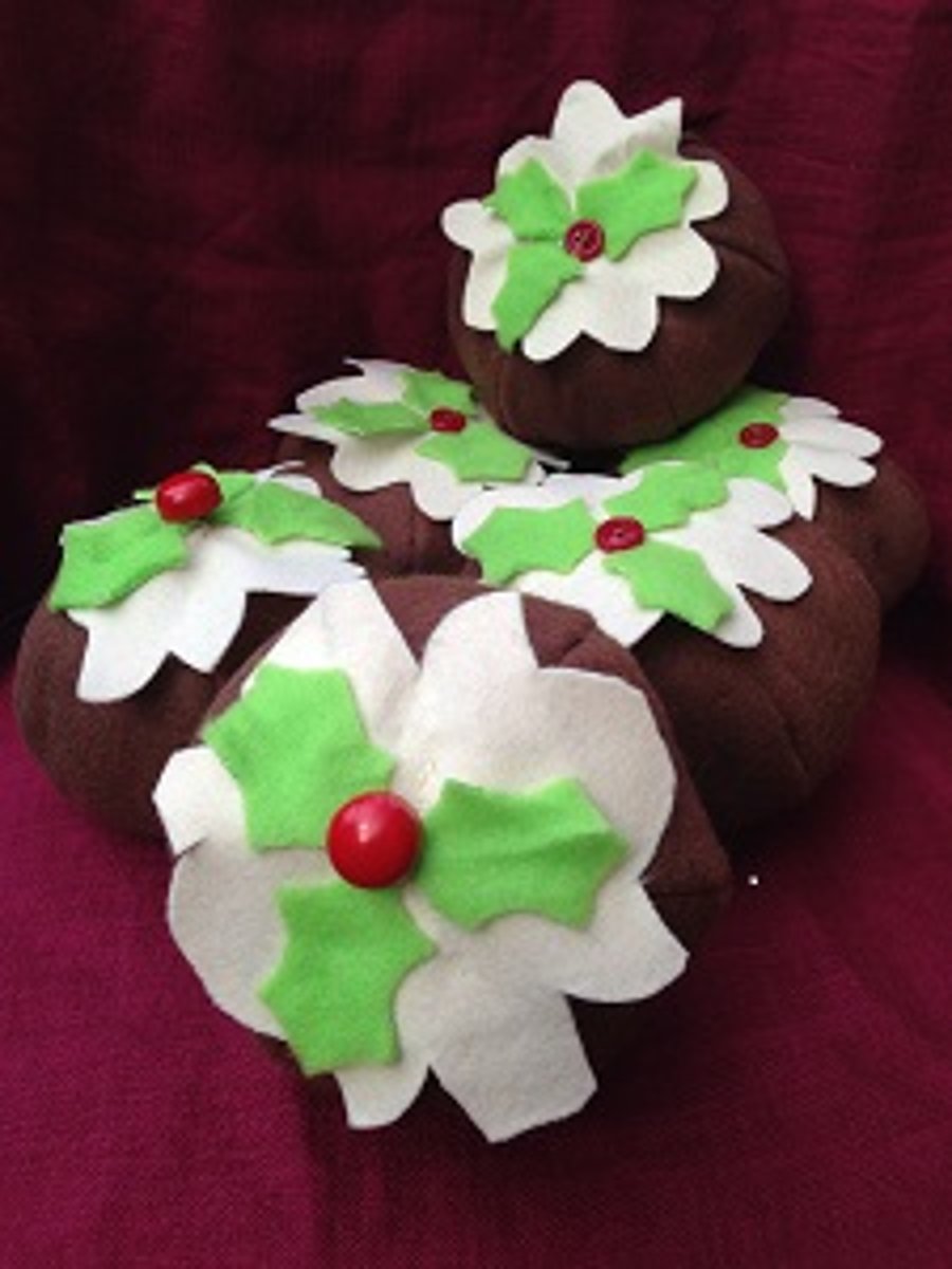 Christmas Pudding Pin Cushion - Folksy