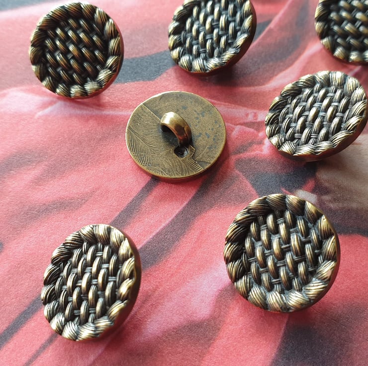 15mm 24L Antique Brass weave effect buttons - Folksy