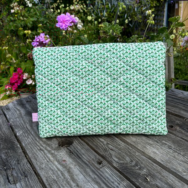 Green flower quilted laptop case - handmade for... - Folksy