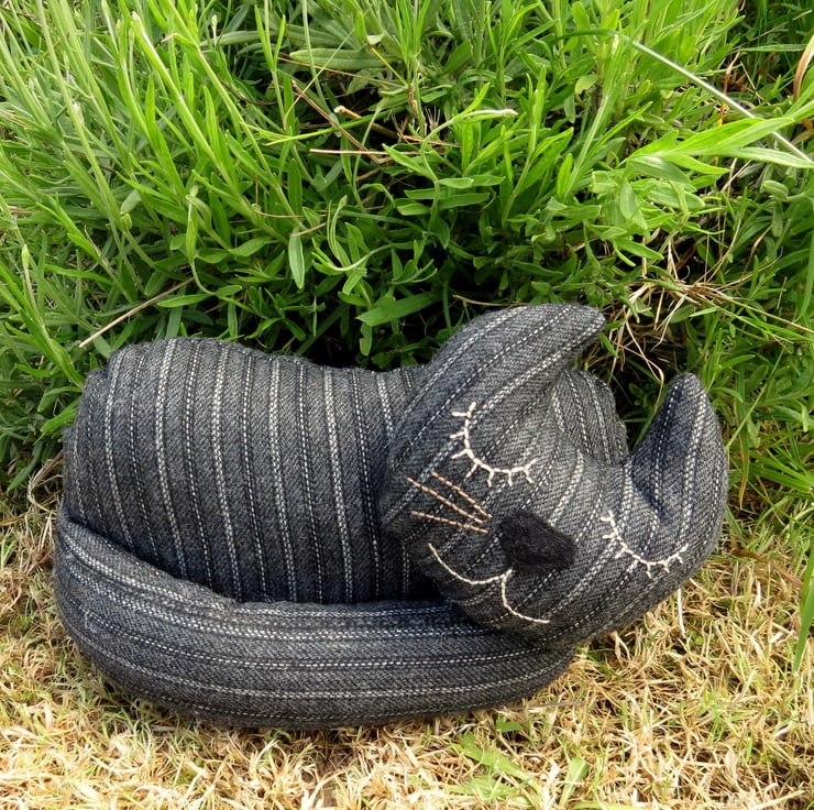 A snoozy cat doorstop. Cat bookend. - Folksy