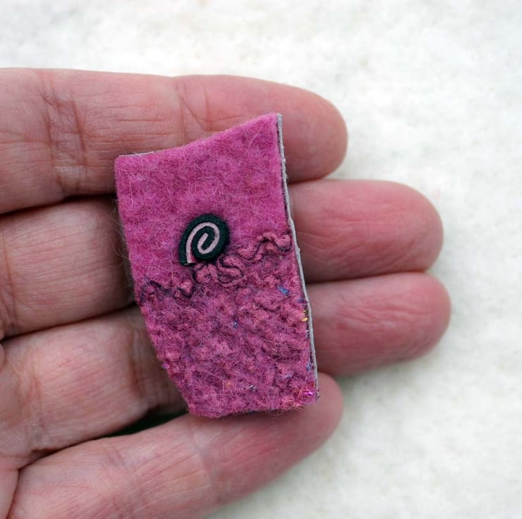 Hand felted pink brooch - Folksy