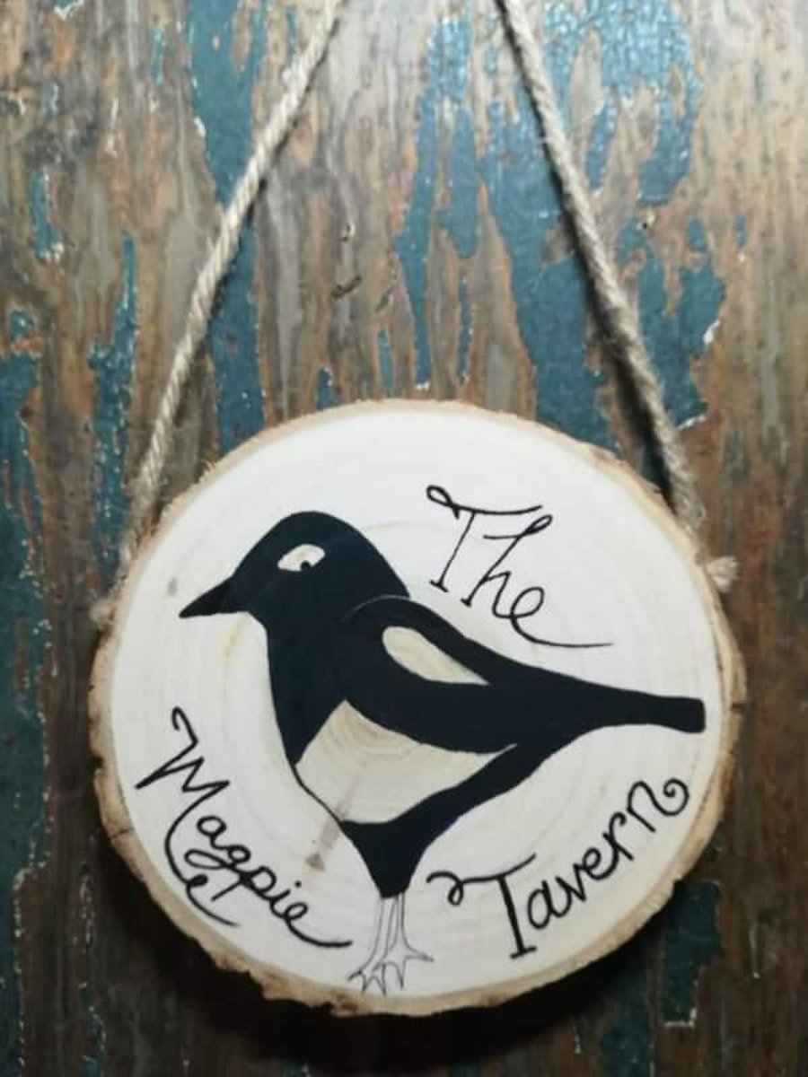 Hand painted wooden slice , wall hanging, magpi... - Folksy
