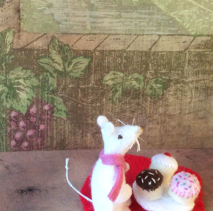 Little Shabby Chic white Mouse Tea Party in felt - Folksy