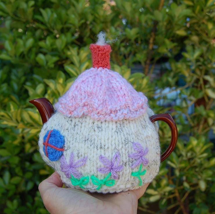 Country cottage tea cosy - hand embroidered - t... - Folksy