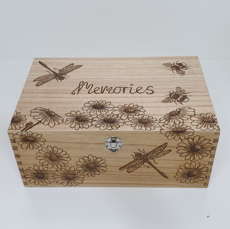 Wooden memory box, pyrography bees, daisies and... - Folksy