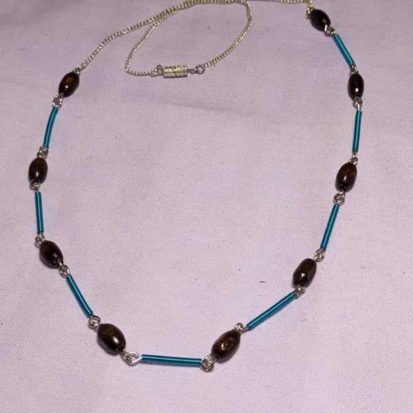 Wood and blue wire coil necklace - Folksy