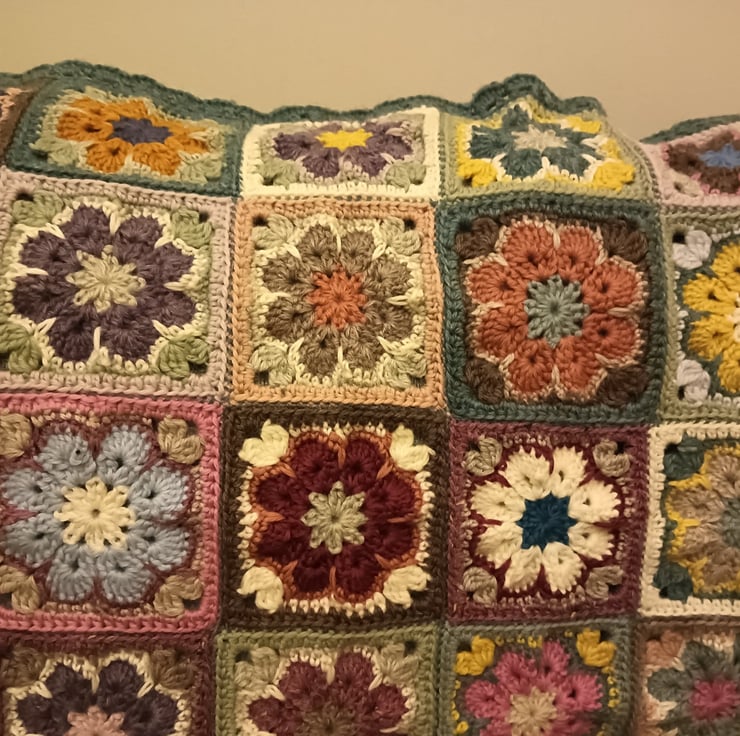 Granny square African flower crochet knee blanket - Folksy